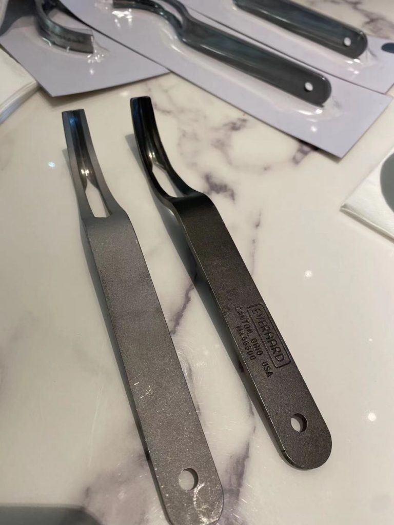 Rubber tire hand knife for removing rubber deburring