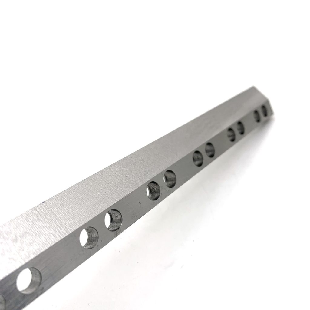 Customized straight cutting blade for packaging industry