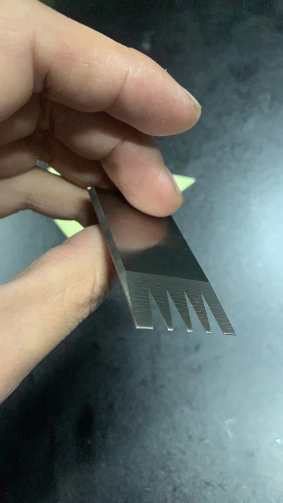 Rubber and tire deburring trimming knives